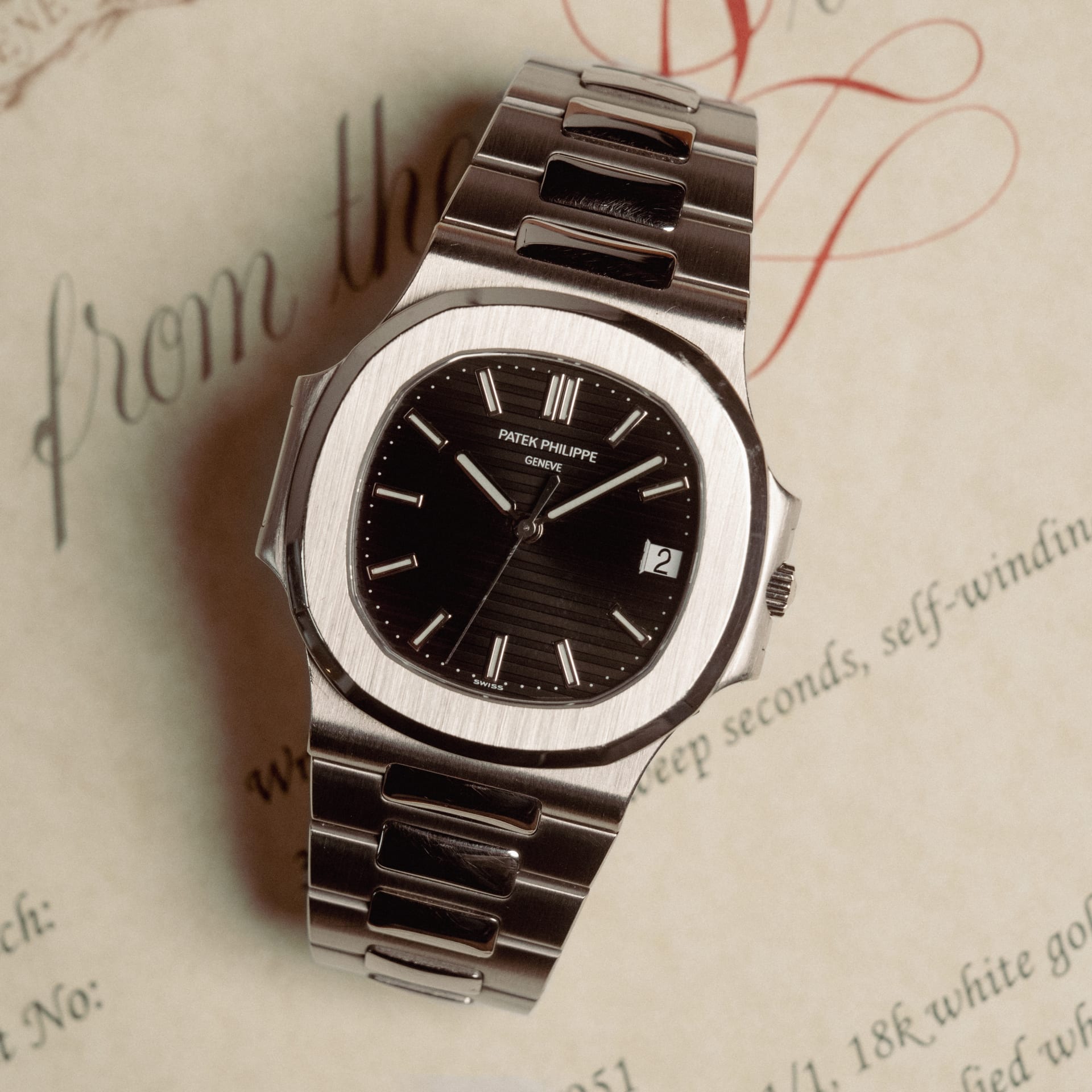 Auction: 2005 Patek Philippe Nautilus White Gold / Black 3711/1G | Bezel