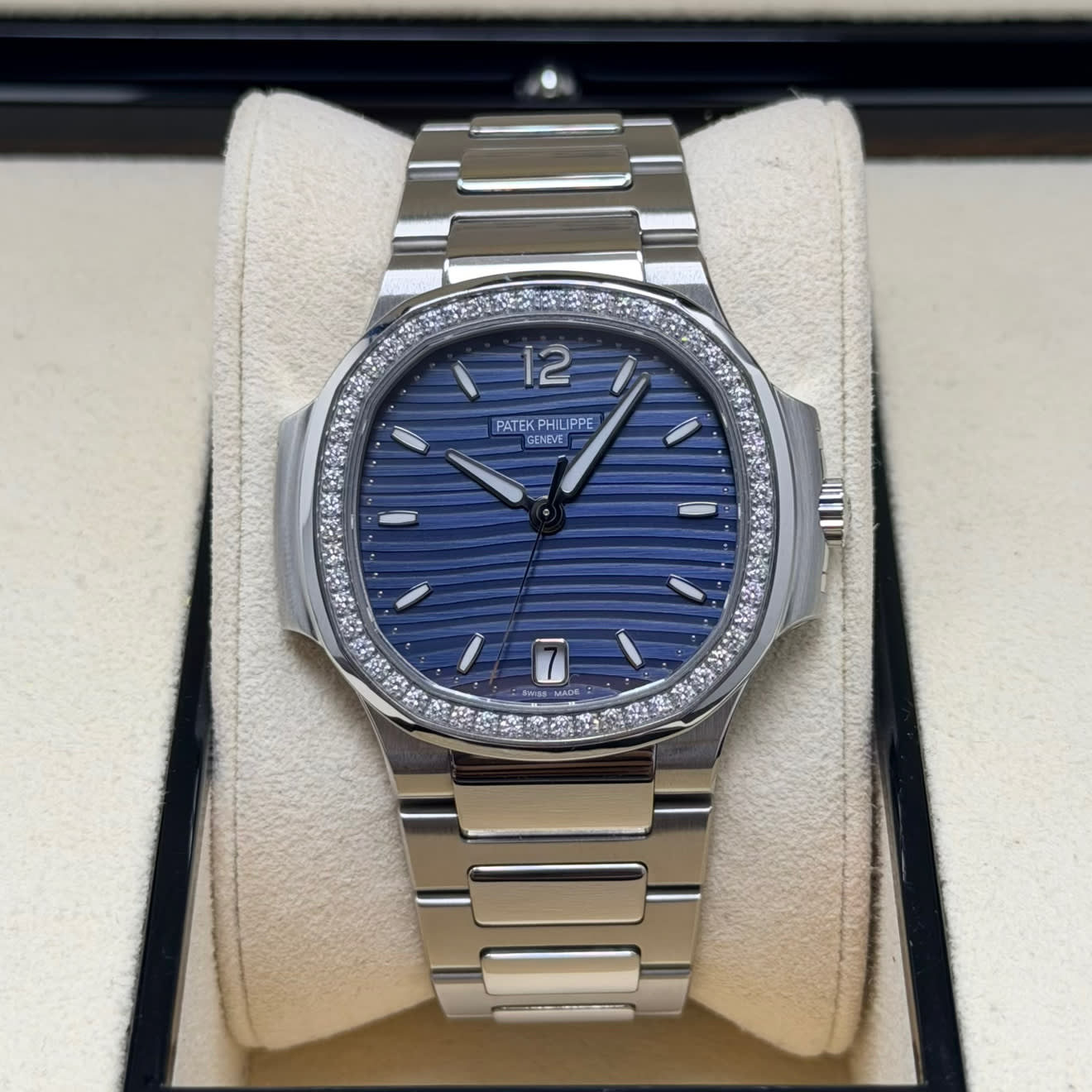 Auction: 2021 Patek Philippe Nautilus Diamond-Set / Blue 7118/1200A-001 ...