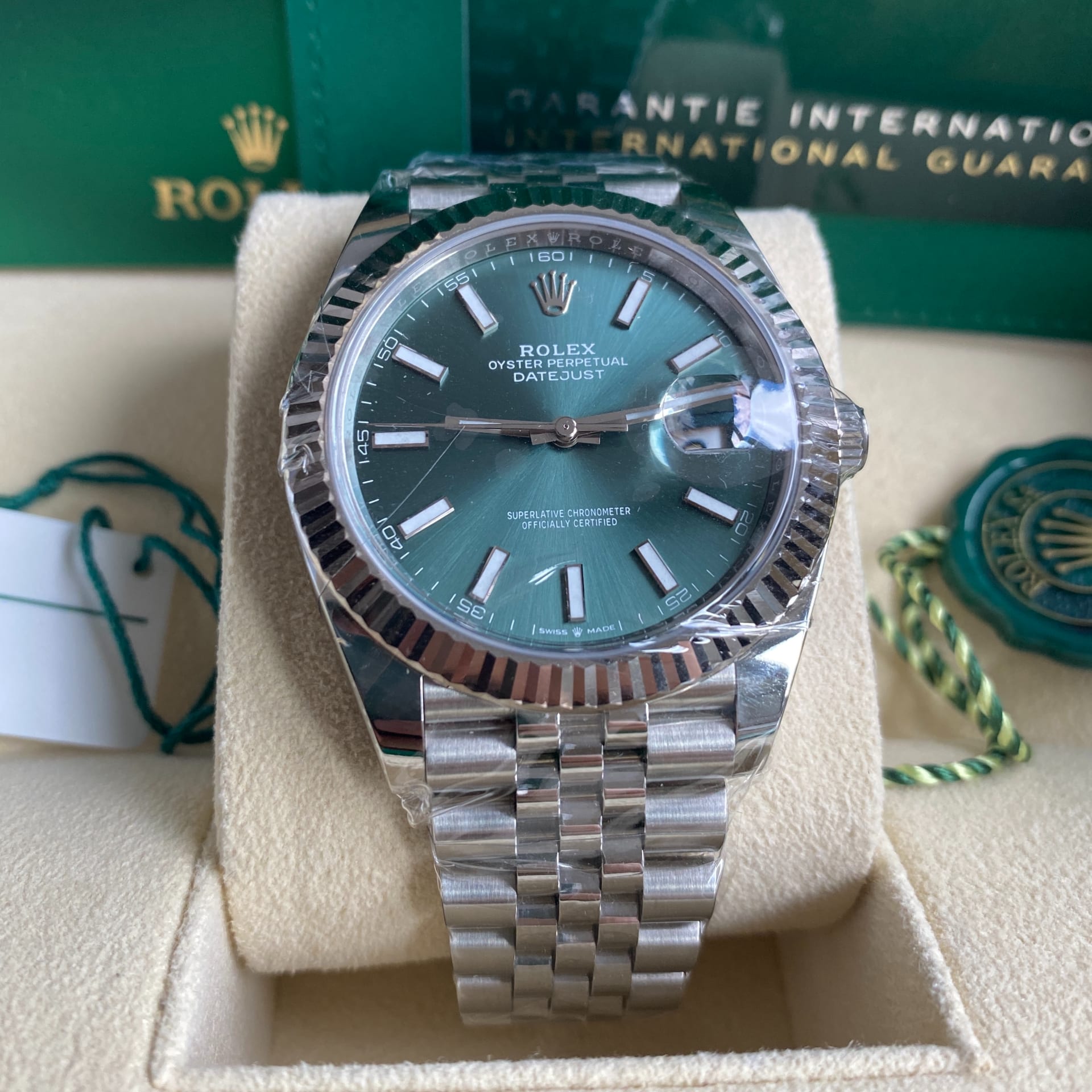 Rolex Datejust 41 Steel / Fluted / Mint Green / Jubilee 126334-0028 | Bezel