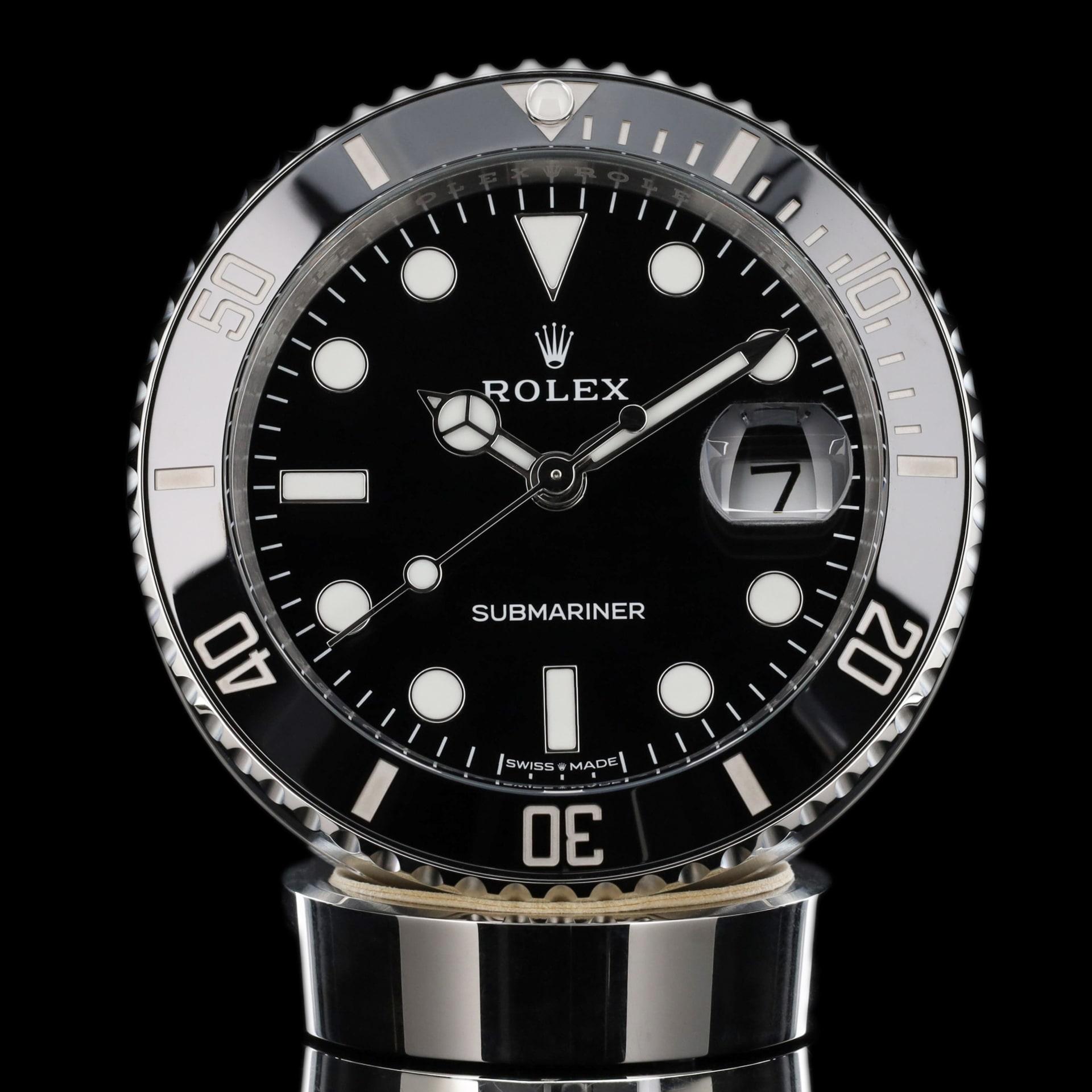 Auction: 2025 Rolex Submariner Date Desk Clock 909010LN | Bezel