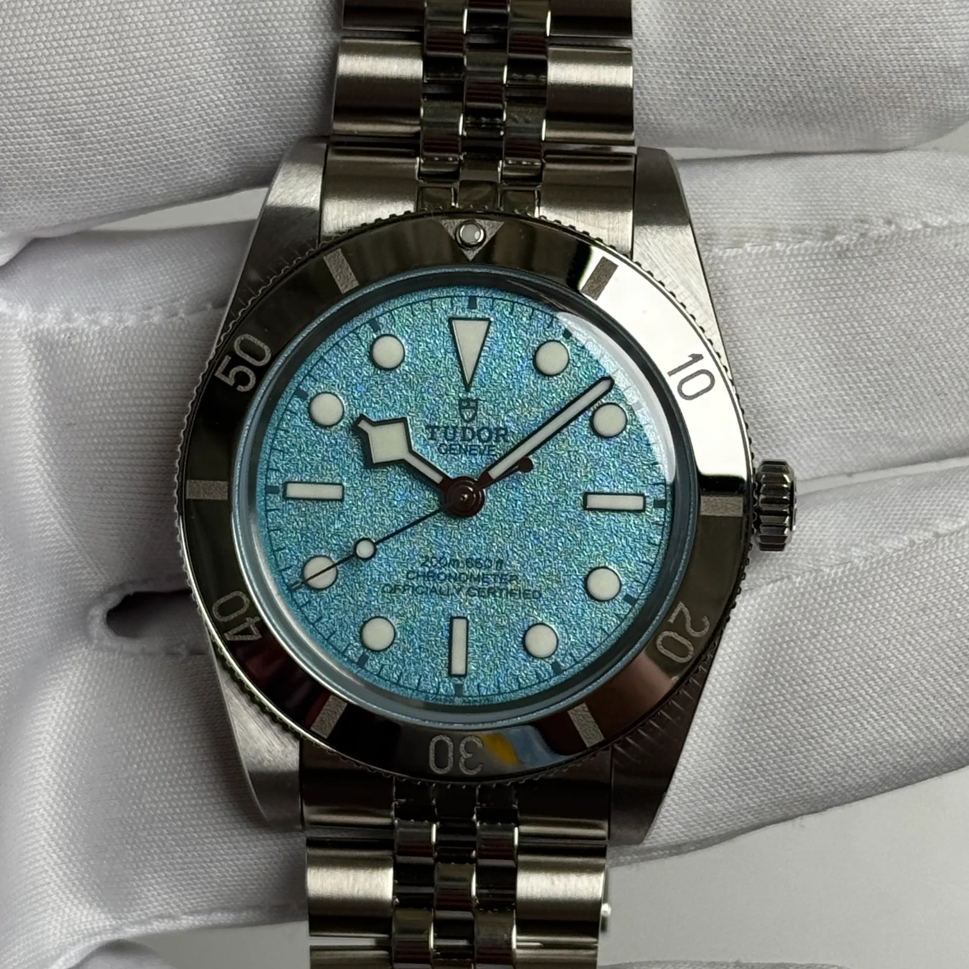Auction: 2025 Tudor Black Bay 54 "Lagoon Blue" M79000-0001 | Bezel