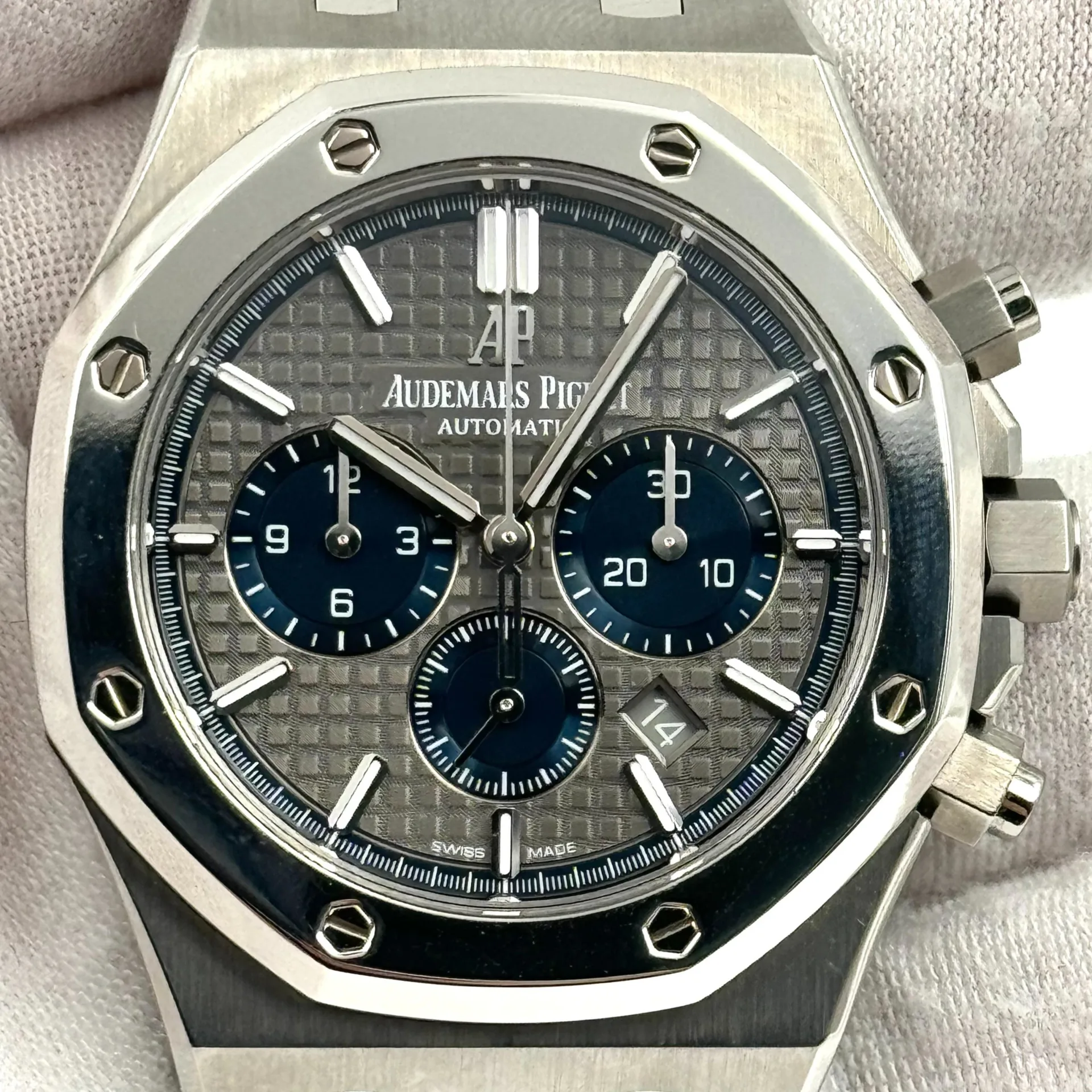 Auction: Audemars Piguet Royal Oak Chronograph 41 Titanium / Platinum ...
