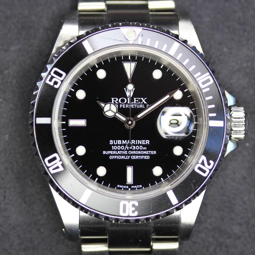 Auction: 2002 Rolex Submariner Date / SuperLuminova 16610 | Bezel