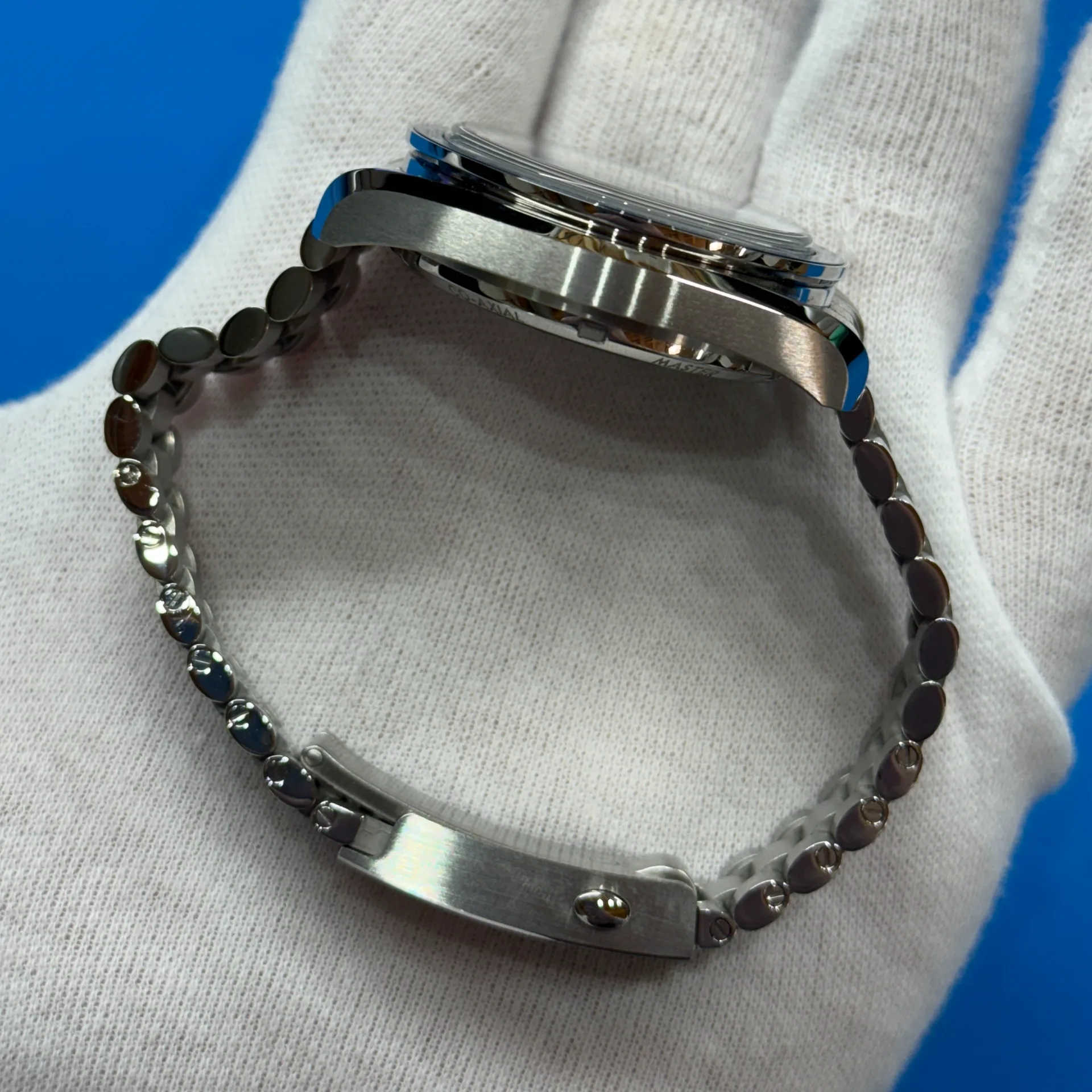 Auction: 2025 Omega Speedmaster Moonphase 43 Steel / Ceramic / Gray ...