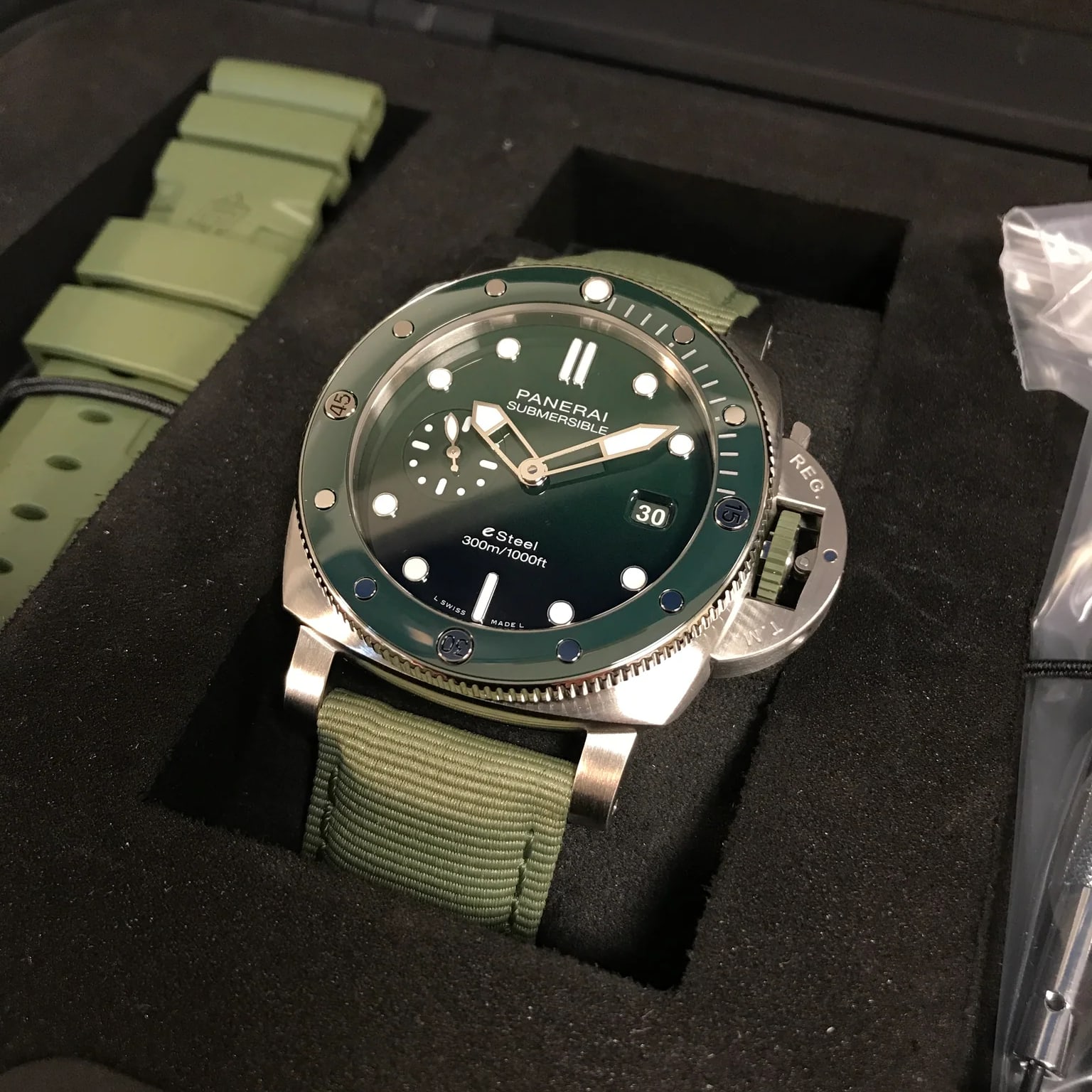 2022 Panerai Submersible QuarantaQuattro ESteel Verde Smeraldo PAM01287 ...