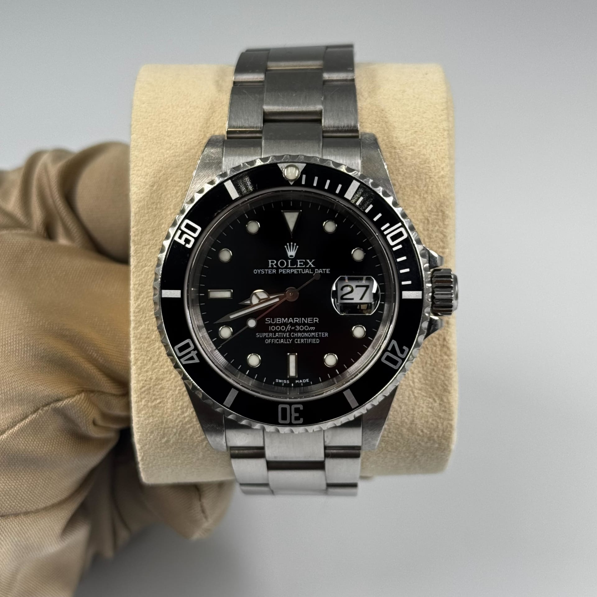 Auction: 2001 Rolex Submariner Date / SuperLuminova 16610 | Bezel