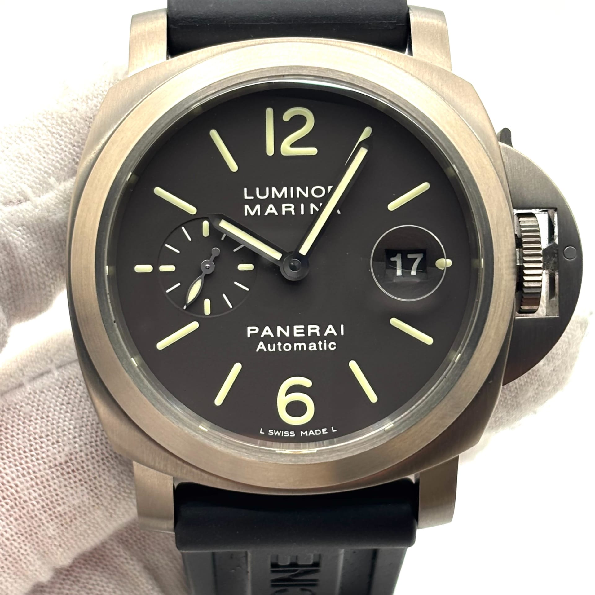 Auction: 2007 Panerai Luminor Marina Automatic Titanium PAM00240 | Bezel
