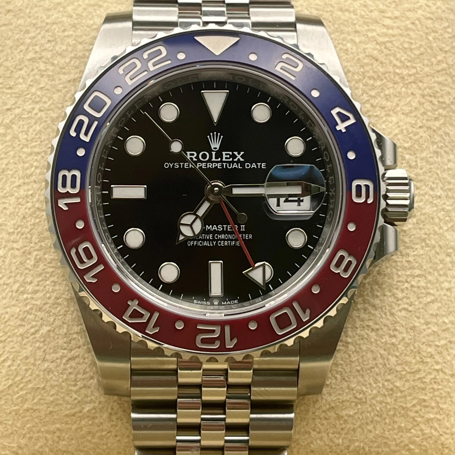 Auction: Rolex GMT-Master II "Pepsi" / Jubilee 126710BLRO-0001 | Bezel